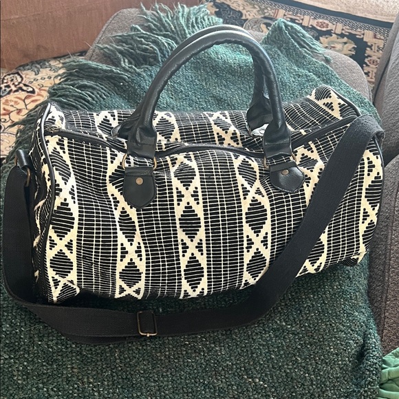 Mossimo Supply Co. | Bags | Mossimo Supply Co Black And White | Poshmark
